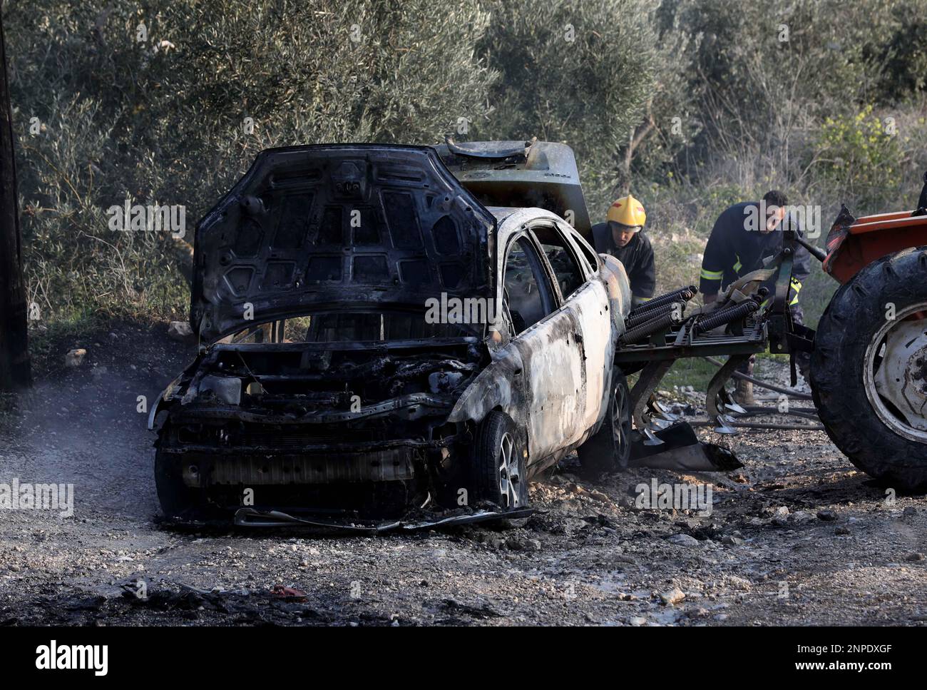 Nablus. 25th Feb, 2023. Firefighters inspect a vehicle burned during ...