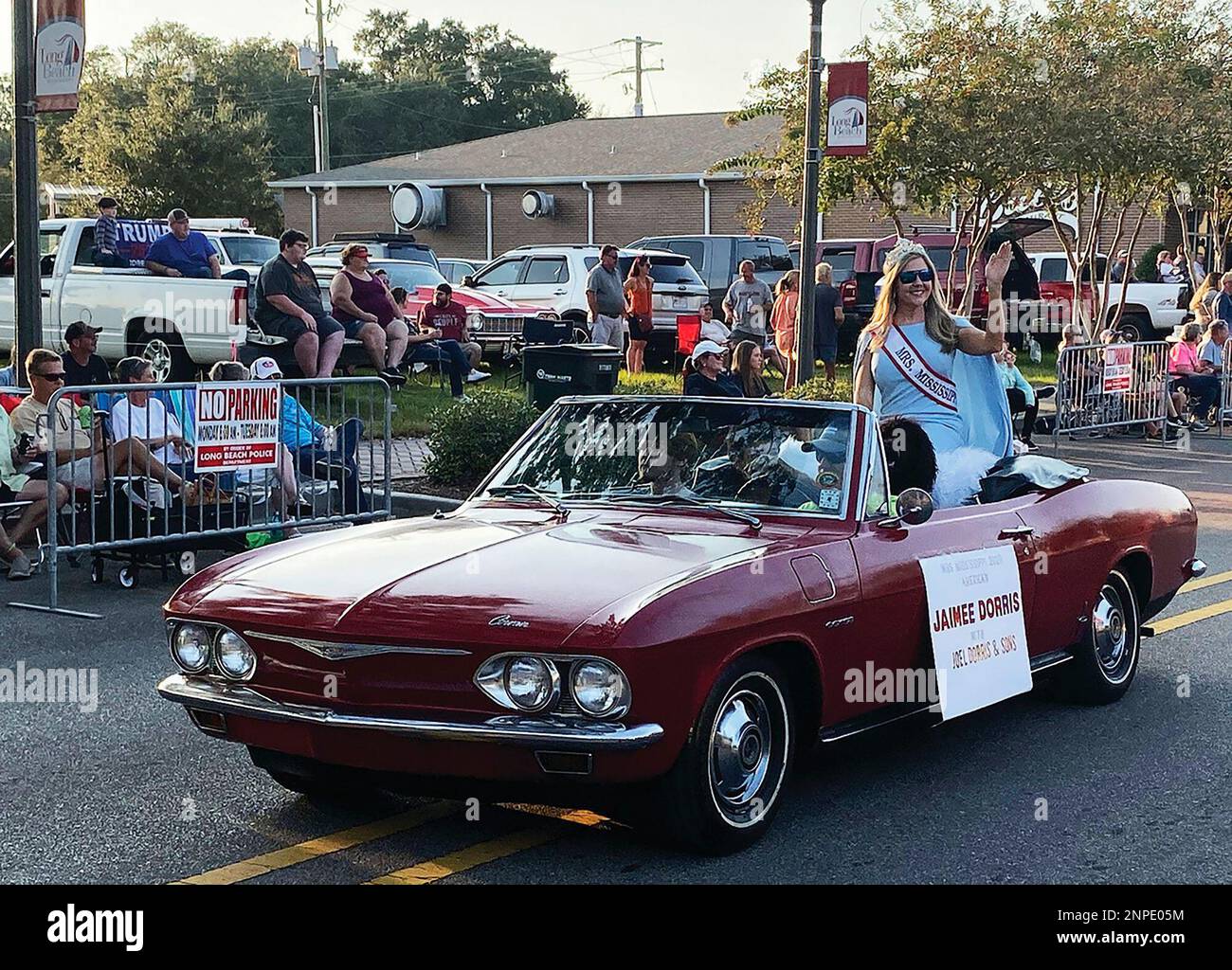 Miss Mississippi 2020 Contestant Jaimee Dorris waves to the crowd in ...