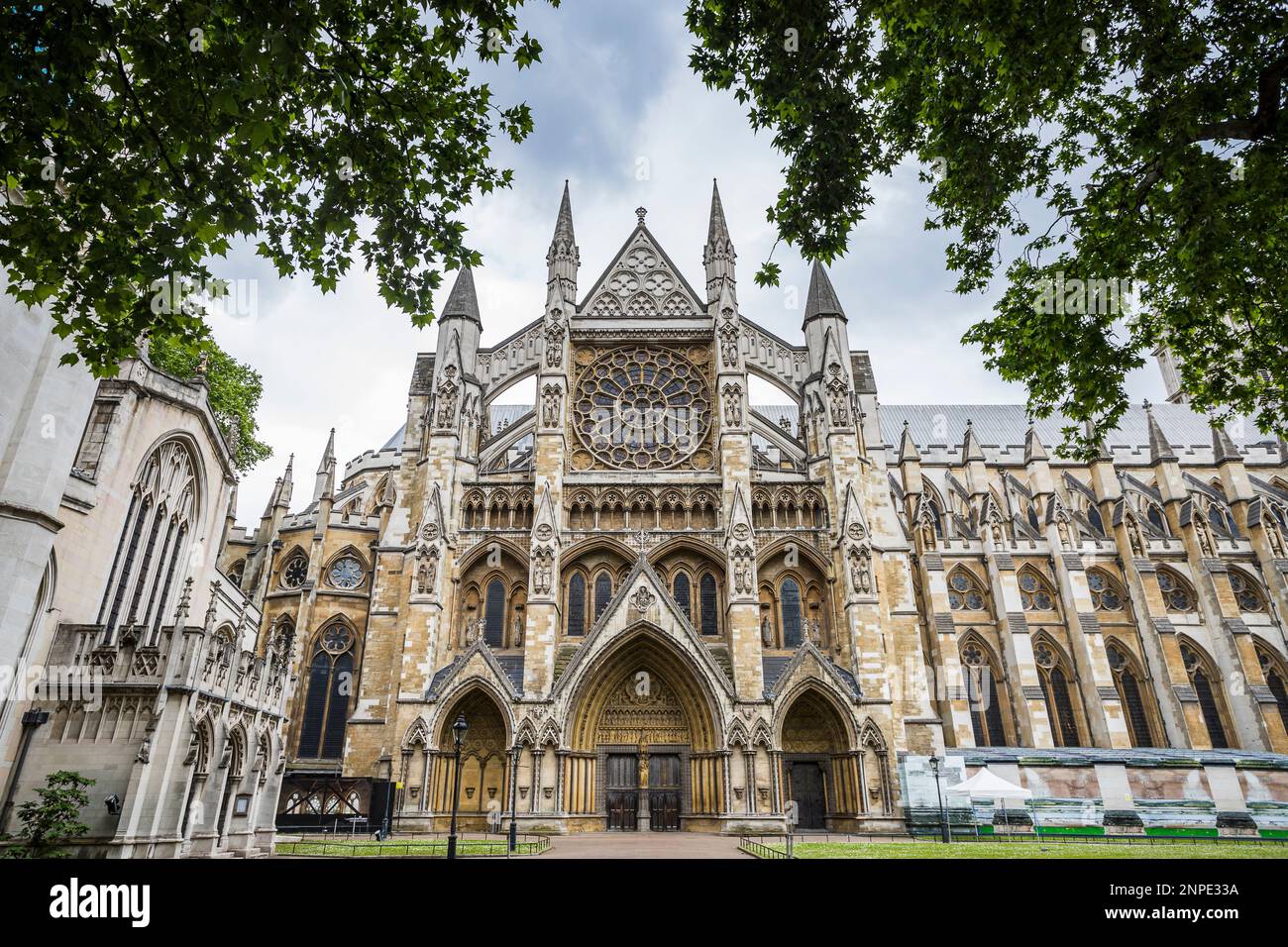 The side of Westminster Abbey seen in Greater London from the roadside ...