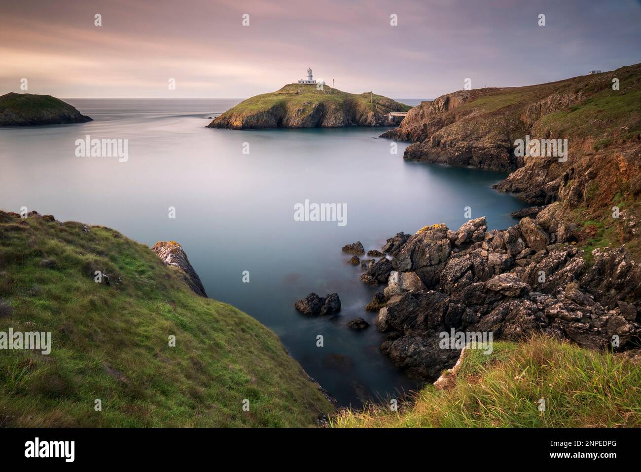 Strumble head cardigan bay hi-res stock photography and images - Alamy