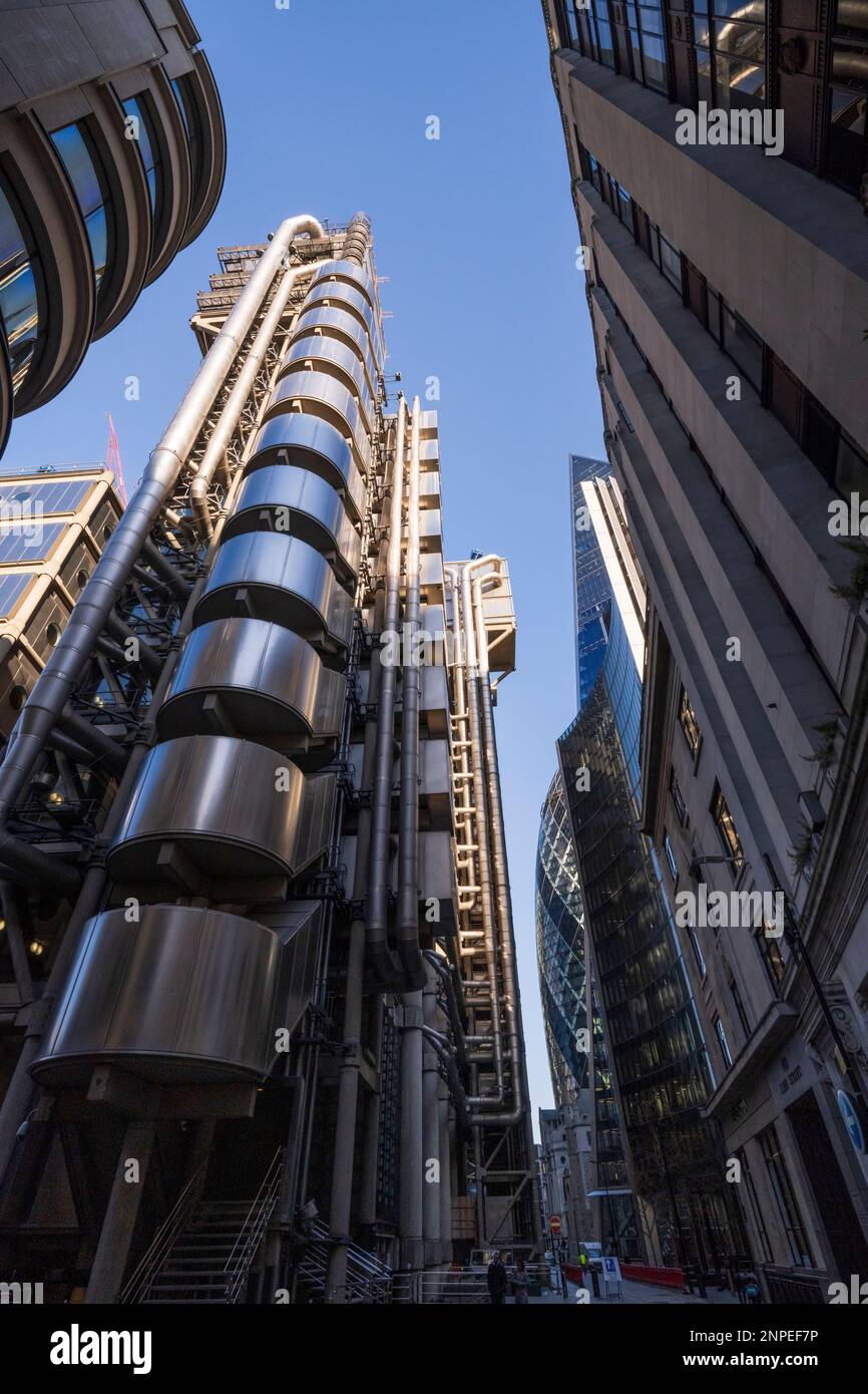 Office blocks hi-res stock photography and images - Alamy