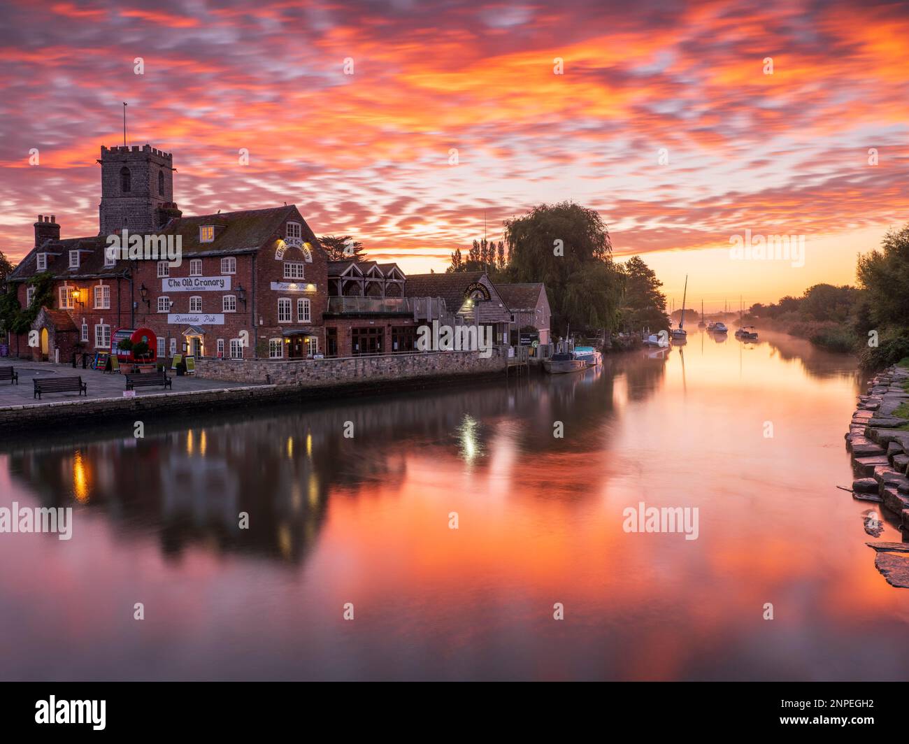 Buildings on Wareham Quay reflected in the River Frome at sunrise Stock ...