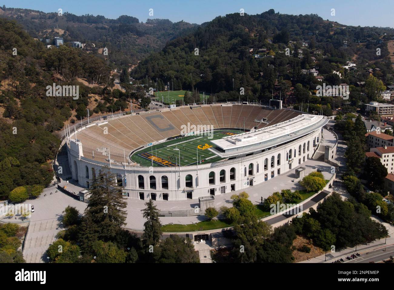 A general view of California Memorial Stadium on the campus of ...