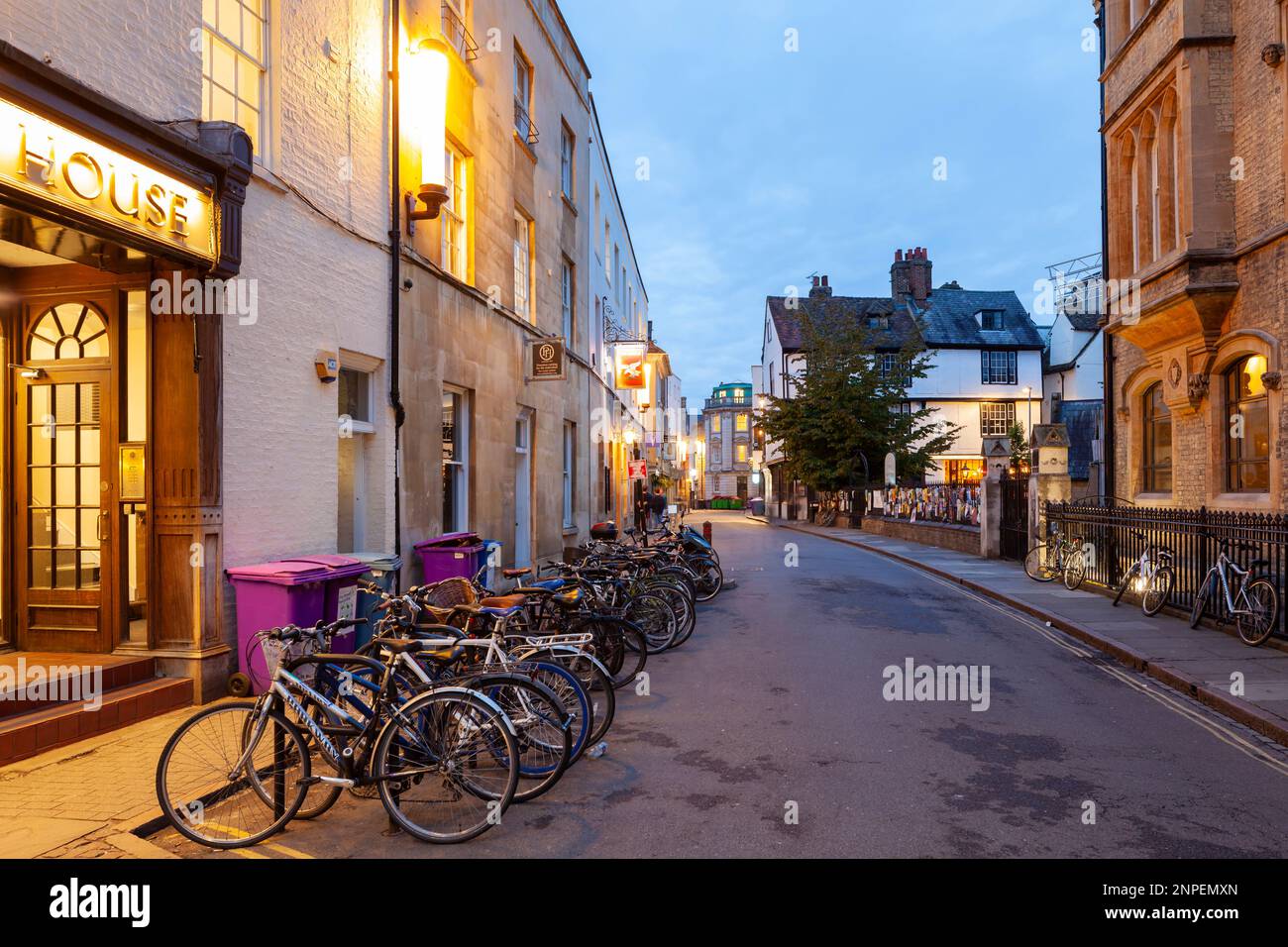 Bicycles parked on Bene't Street in Cambridge city centre Stock Photo ...