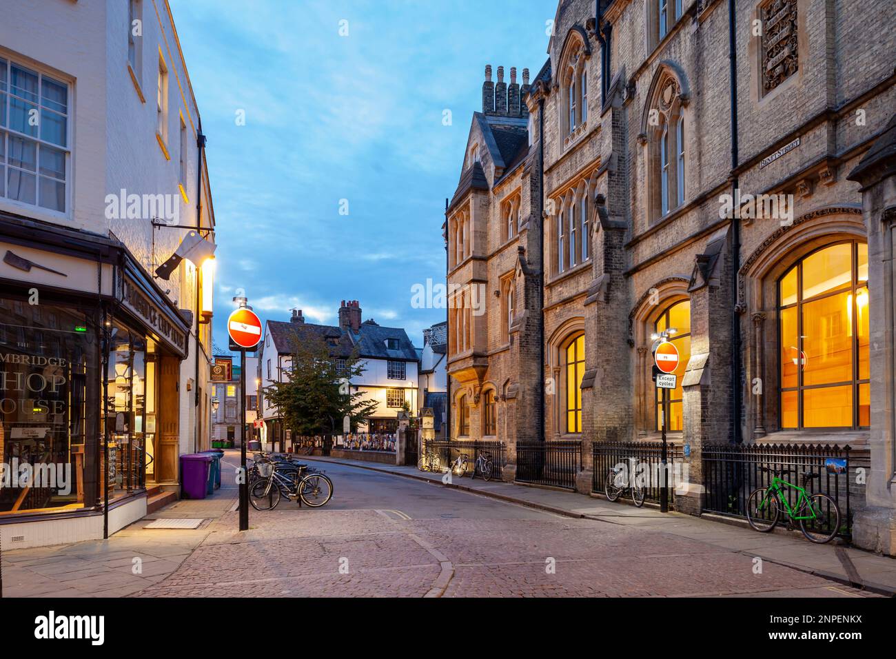Dawn on Bene't Street in Cambridge city centre Stock Photo - Alamy