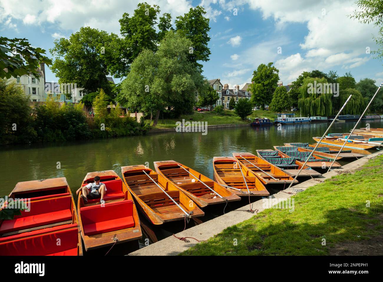 Spring afternoon on the riverside in Cambridge Stock Photo - Alamy