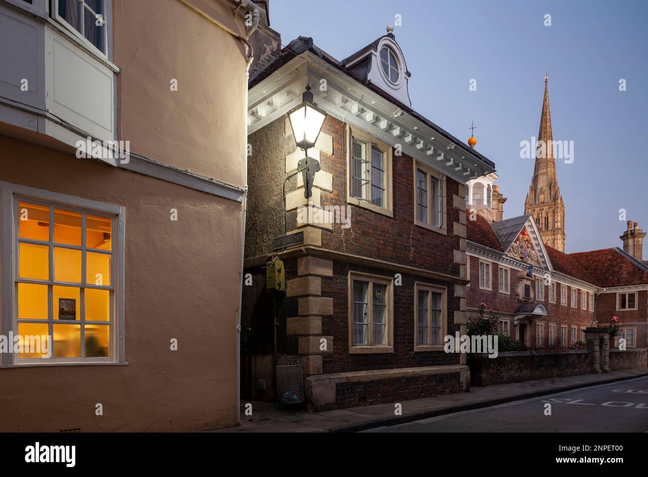 Evening on the High Street in Salisbury Stock Photo - Alamy