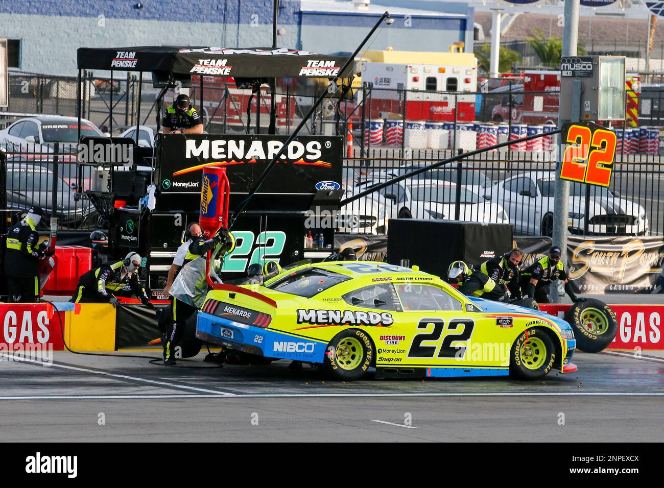 #22: Austin Cindric, Team Penske, Ford Mustang Menards/NIBCO makes a ...