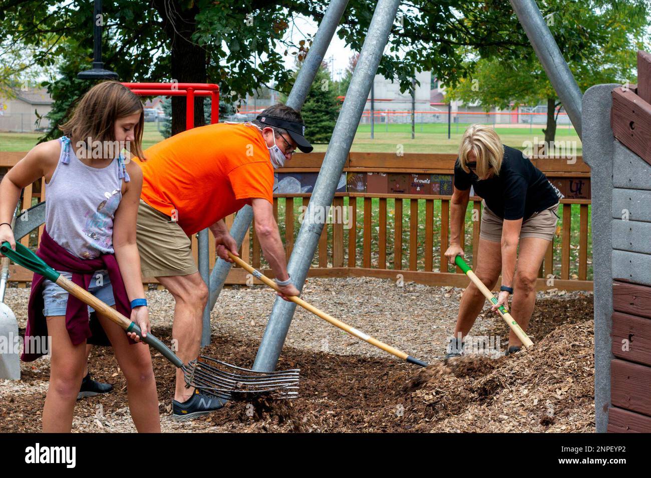 La Porte Mayor Tom Dermody and his wife, Jackie, right, assist ...