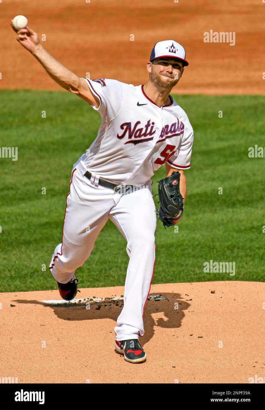 WASHINGTON, DC - SEPTEMBER 27: Washington Nationals starting pitcher ...