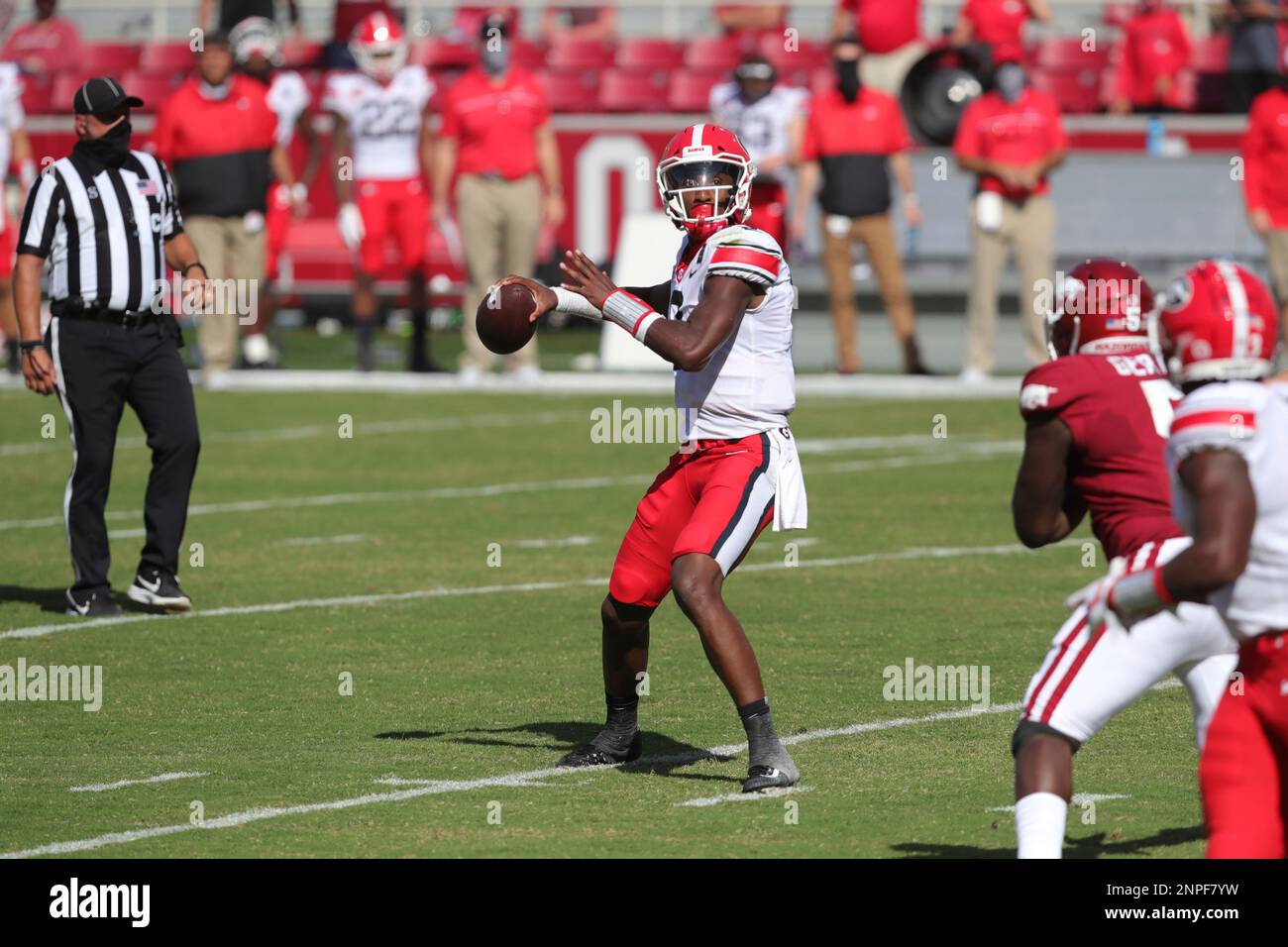 FAYETTEVILLE, AR - SEPTEMBER 26: Georgia Bulldogs quarterback D'Wan ...