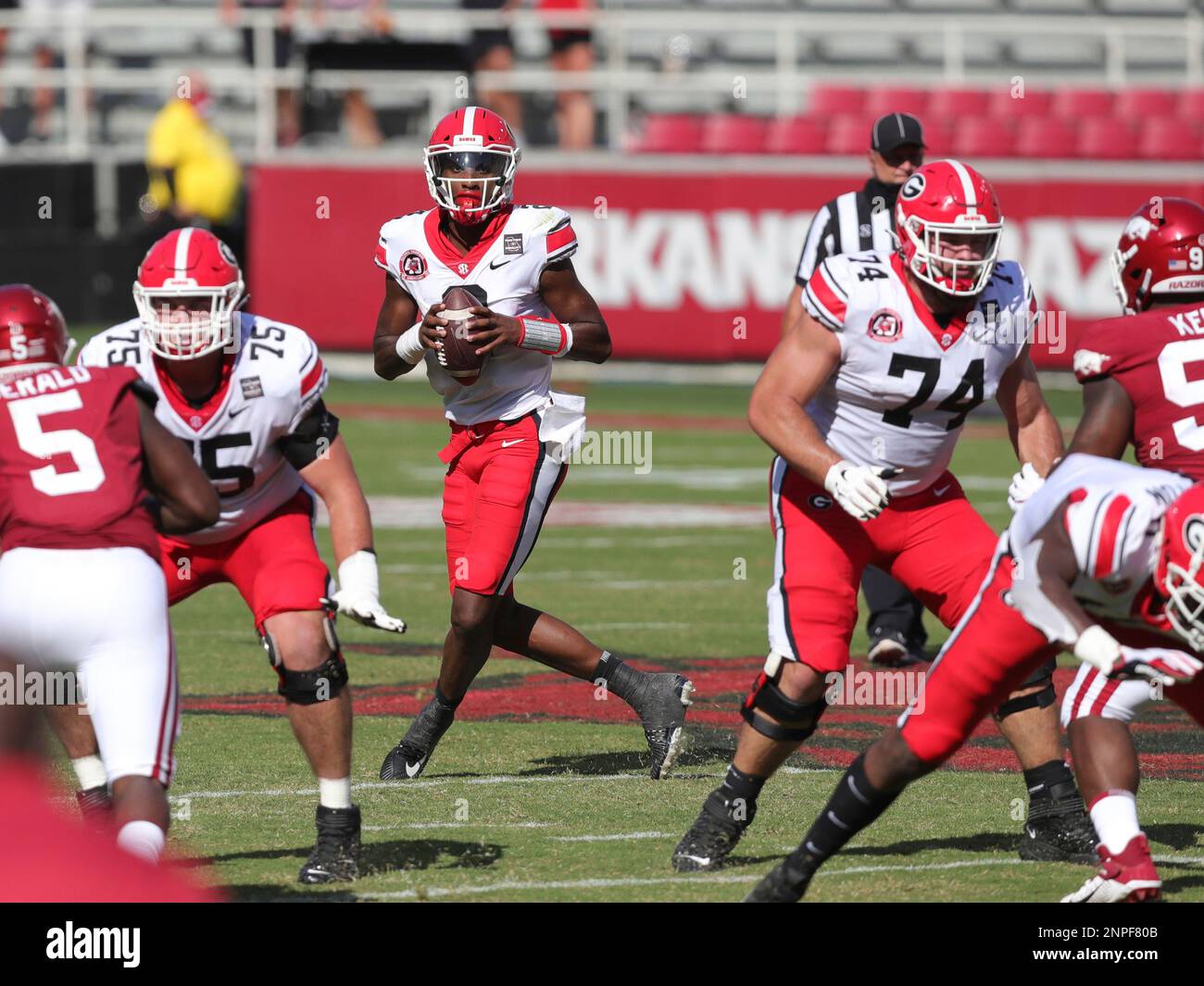 FAYETTEVILLE, AR - SEPTEMBER 26: Georgia Bulldogs quarterback D'Wan ...