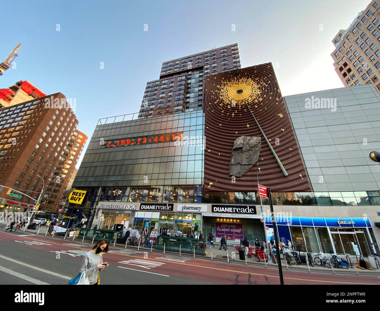Photo by: STRF/STAR MAX/IPx 2020 9/22/20 Union Square's Giant Metronome ...