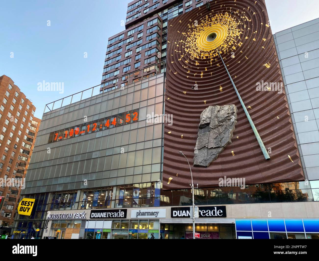Photo by: STRF/STAR MAX/IPx 2020 9/22/20 Union Square's Giant Metronome ...