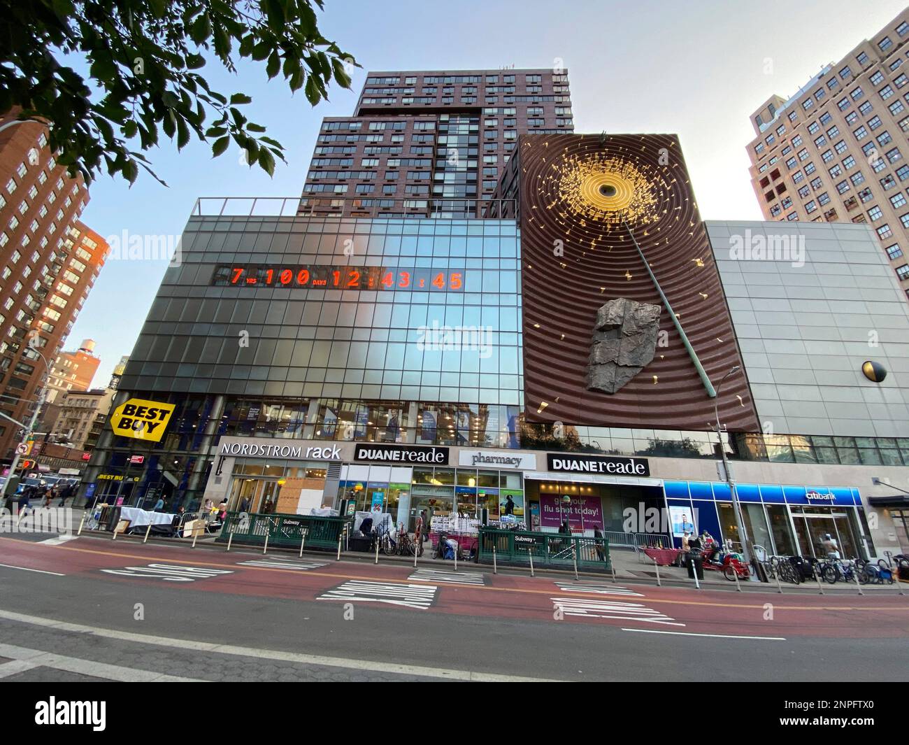 Photo by: STRF/STAR MAX/IPx 2020 9/22/20 Union Square's Giant Metronome ...