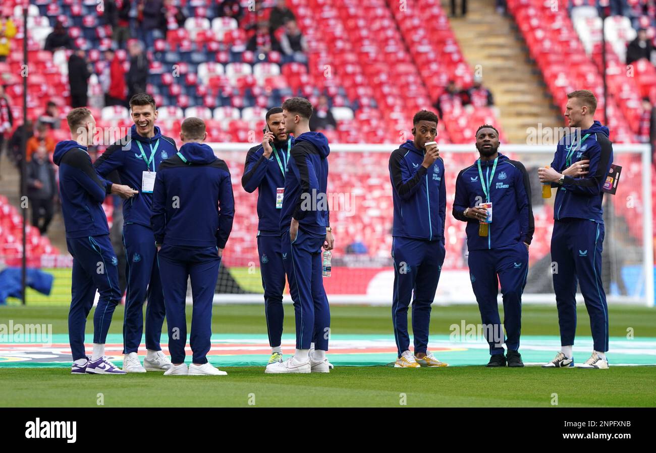 Newcastle United players walk the pitch prior to the Carabao Cup Final ...