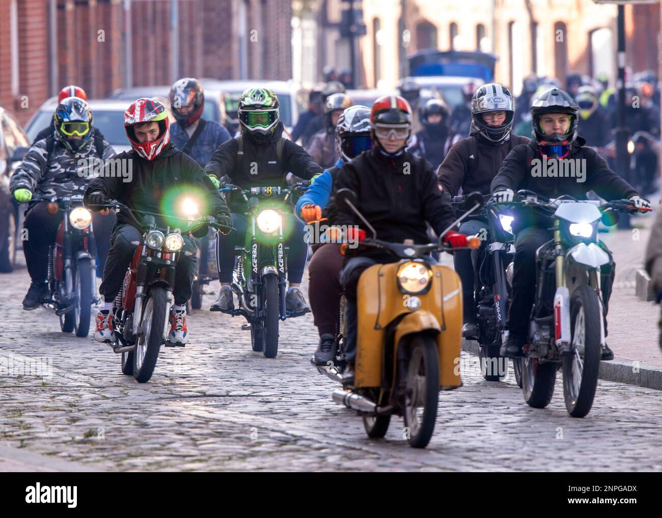 Participants of the 16th meeting with mopeds of the brand Simson from ...