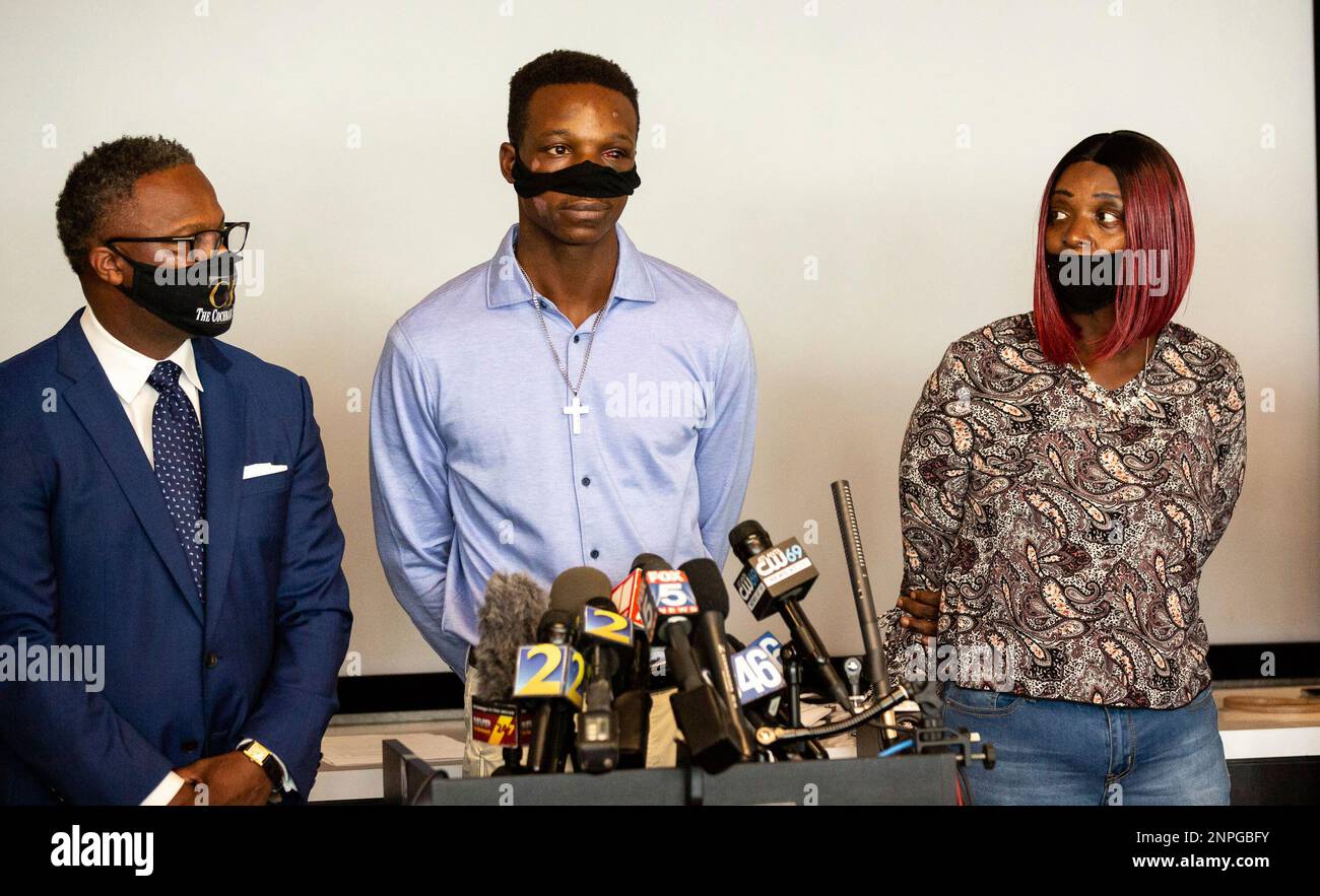 Attorney Shean Williams, left, and Tywouna Walker, right, stand next to ...
