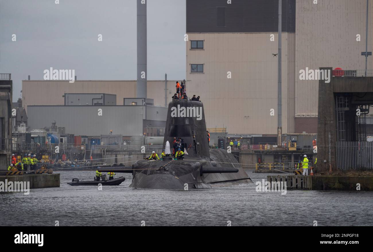HMS Anson (S123) departing BAE Systems in Barrow-in-Furness (England ...
