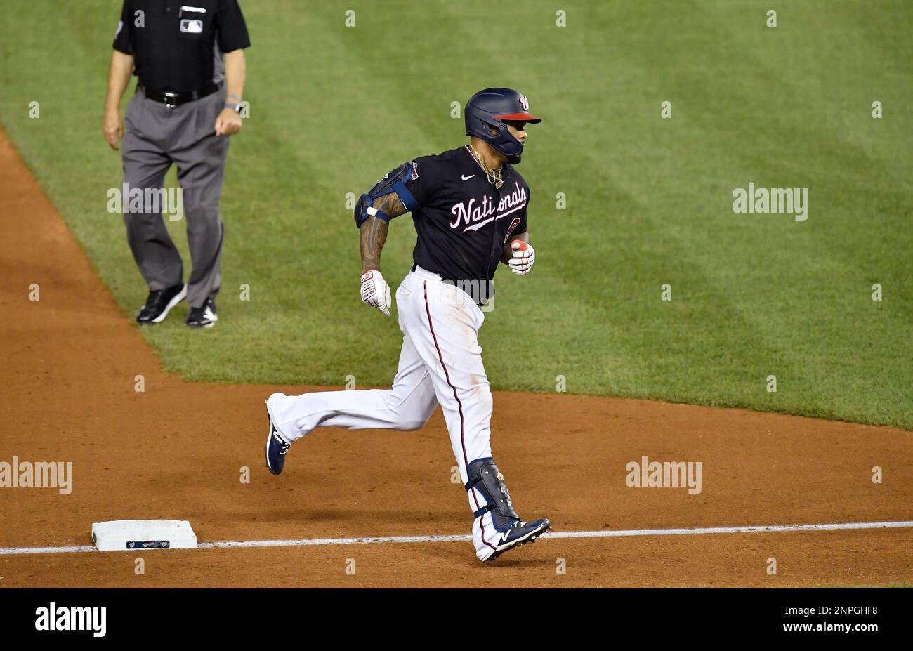 WASHINGTON, DC - SEPTEMBER 11: Washington Nationals first baseman/DH ...