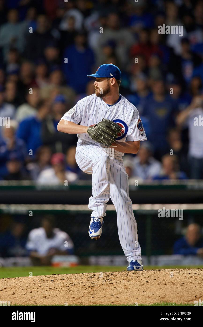 Chicago Cubs pitcher Travis Wood (37) delivers a pitch in the seventh ...