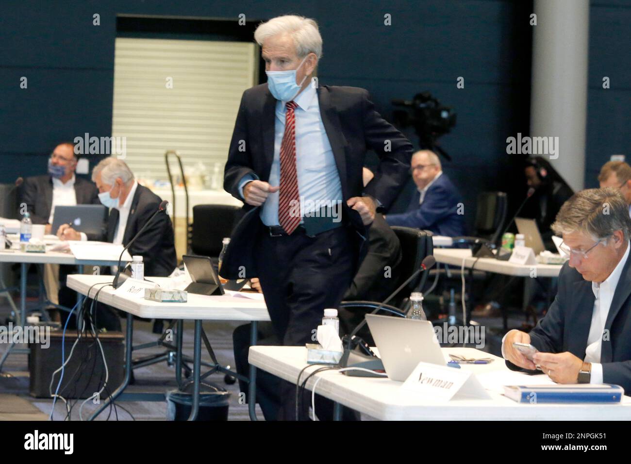 Senate Majority Leader Dick Saslaw, D-Fairfax, rushes toward his seat ...