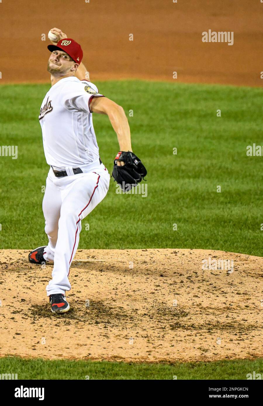 WASHINGTON, DC - SEPTEMBER 10: Washington Nationals starting pitcher ...