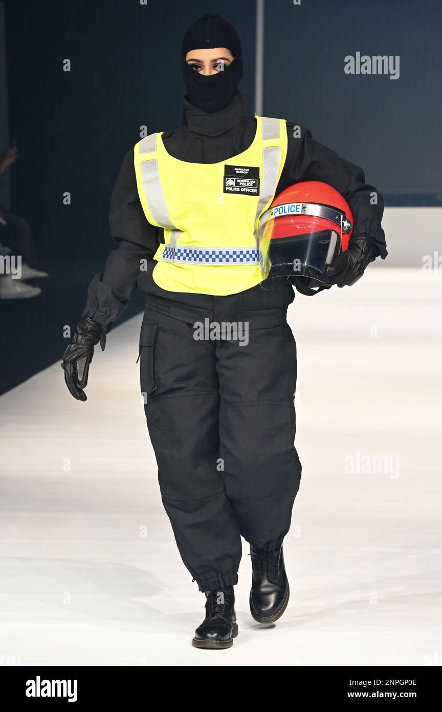 Metropolitan police recruitment showcases hi-res stock photography and ...