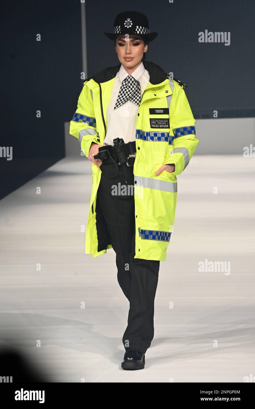Metropolitan police recruitment showcases hi-res stock photography and ...
