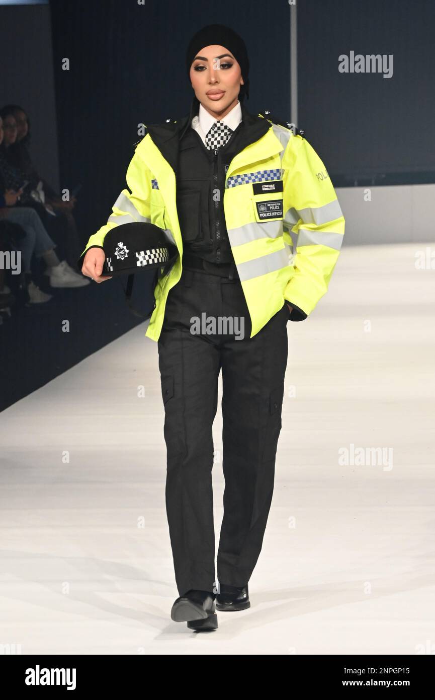 Metropolitan police recruitment showcases hi-res stock photography and ...