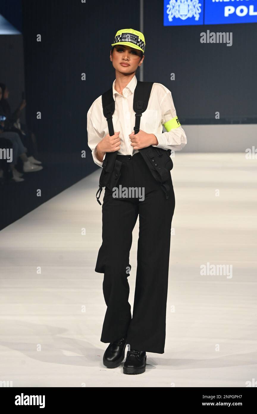 Metropolitan police recruitment showcases hi-res stock photography and ...