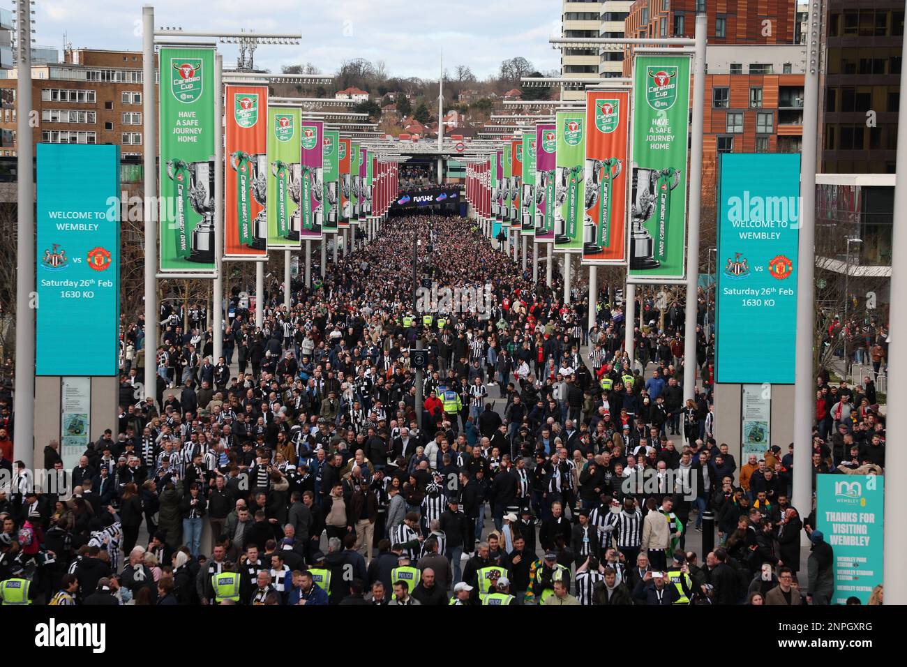 Crowds gather outside manchester hi-res stock photography and images ...