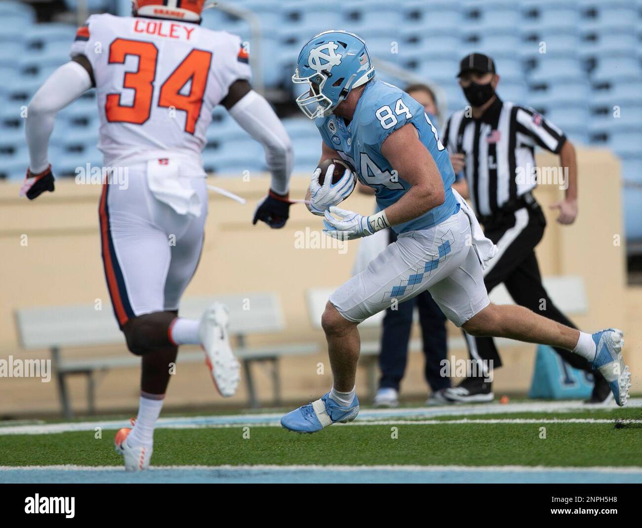 North Carolina's Garrett Walston (84) scores on a pass from quarterback ...