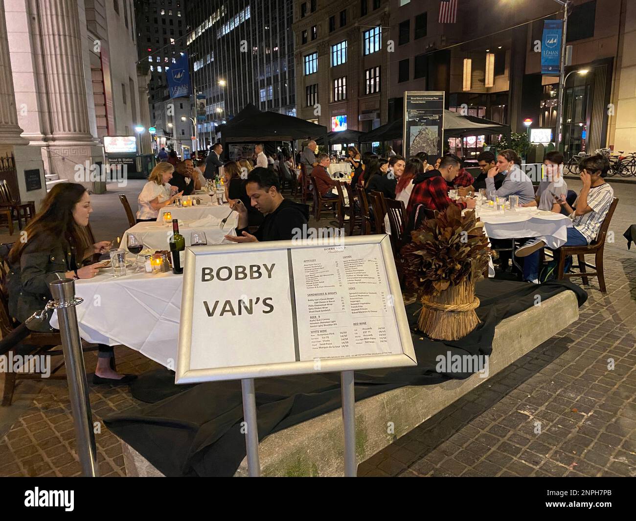 Photo by: STRF/STAR MAX/IPx 2020 9/11/20 Diners, at Bobby Van's ...