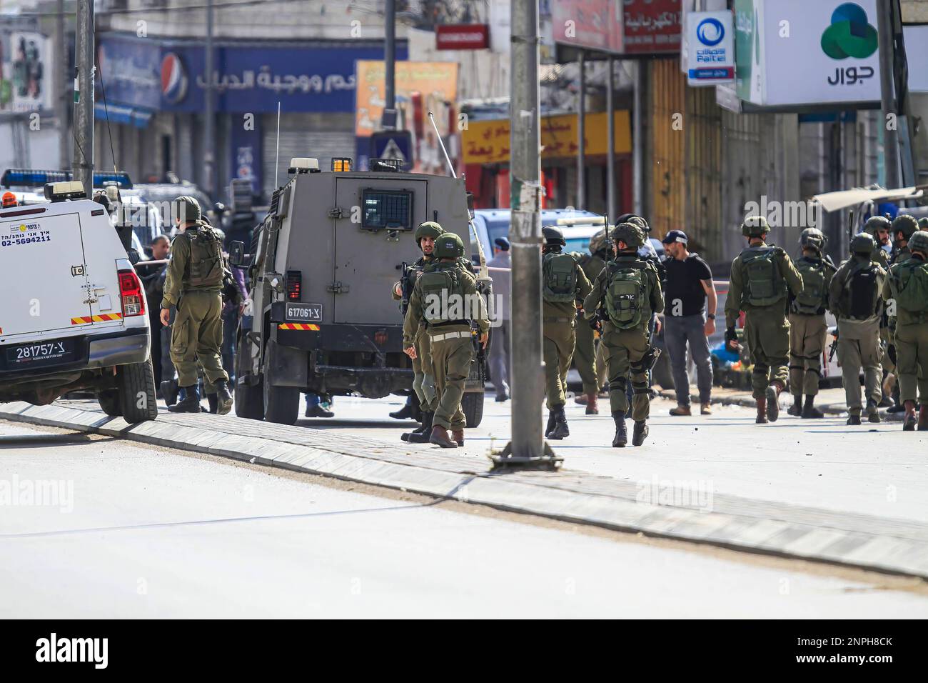 Two paramedics in israel hi-res stock photography and images - Alamy