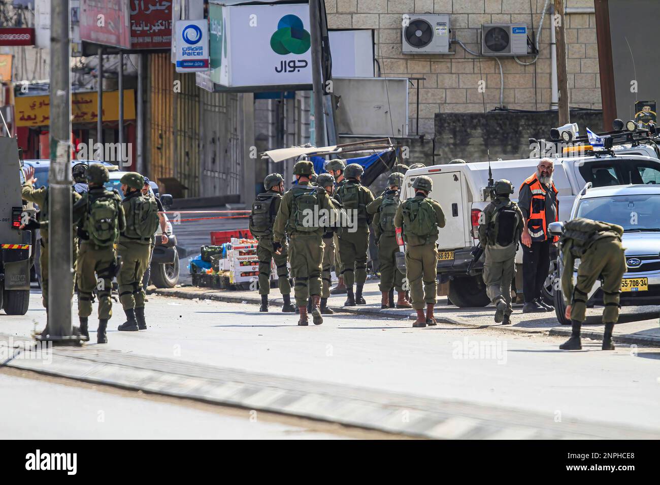 Two paramedics in israel hi-res stock photography and images - Alamy