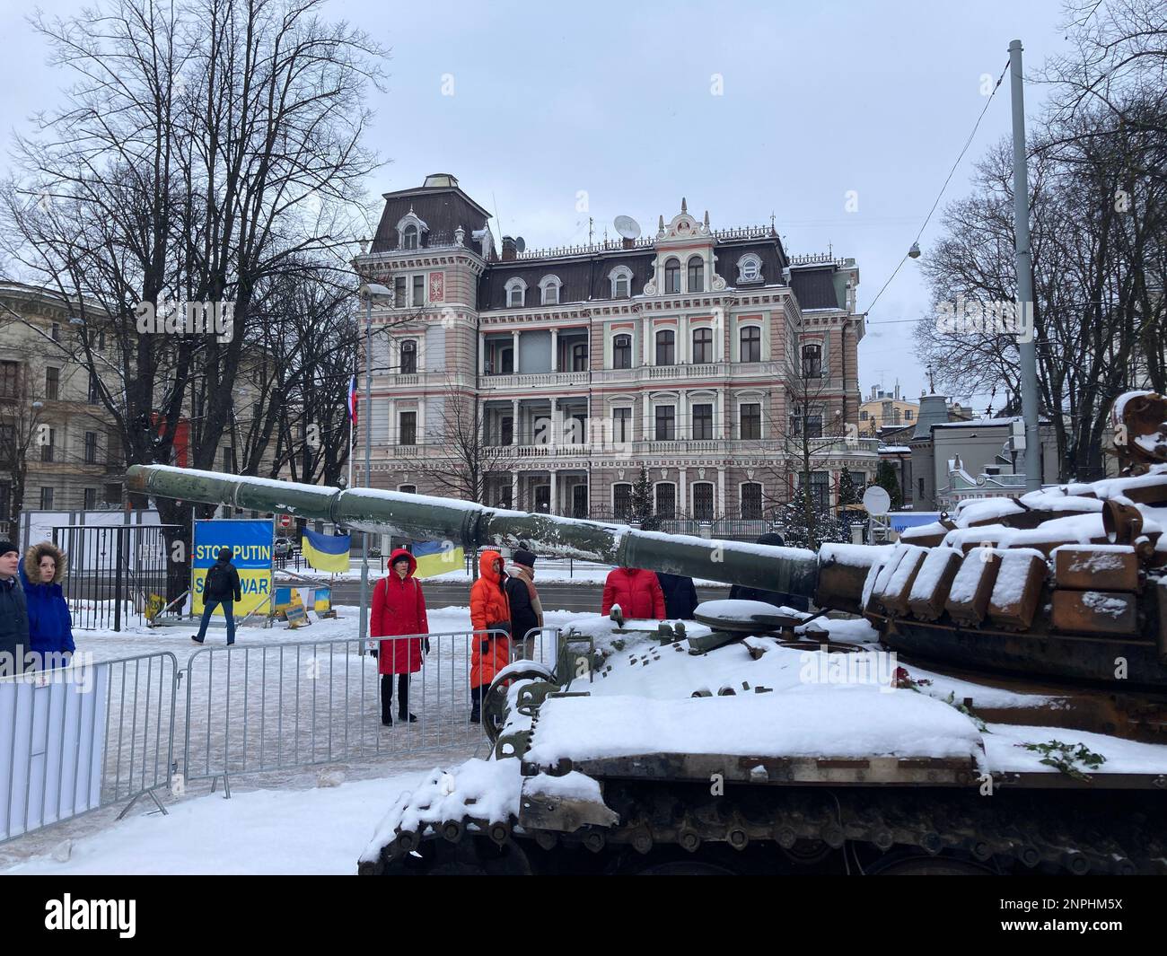 Destroyed russian t 72 tank hi-res stock photography and images - Alamy