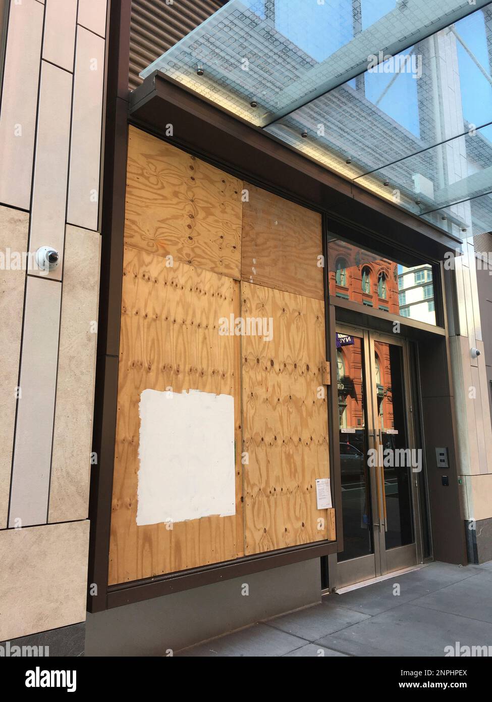 Photo by: STRF/STAR MAX/IPx 2020 9/6/20 Graffiti and boarded up ...