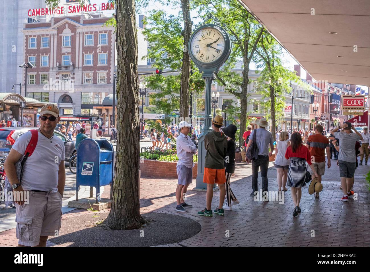 Harvard square people street hi-res stock photography and images - Alamy