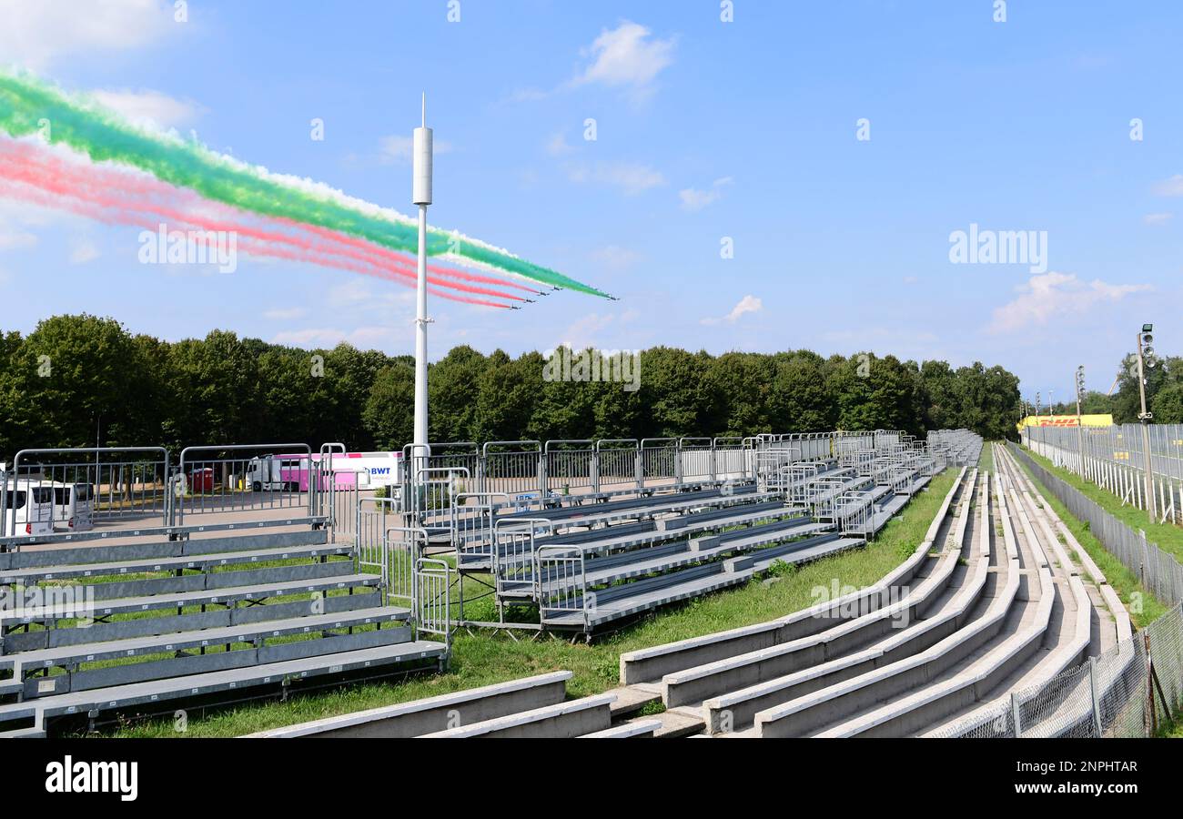 Jets of the "Frecce i Tricolori" aerobatics team of the Italian Air ...