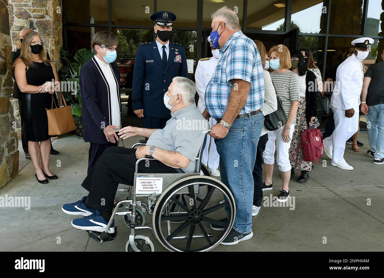 Kansas Gov. Laura Kelly pays her respects to Charles "Frog" Heavin ...