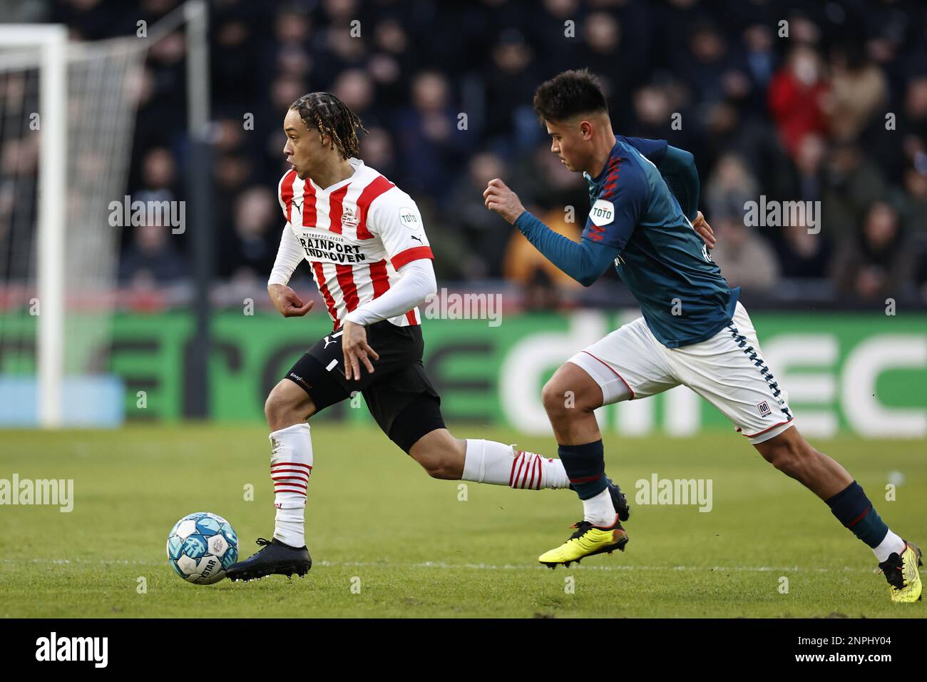 EINDHOVEN - (LR) Xavi Simons of PSV Eindhoven, Mees Hilgers of FC ...