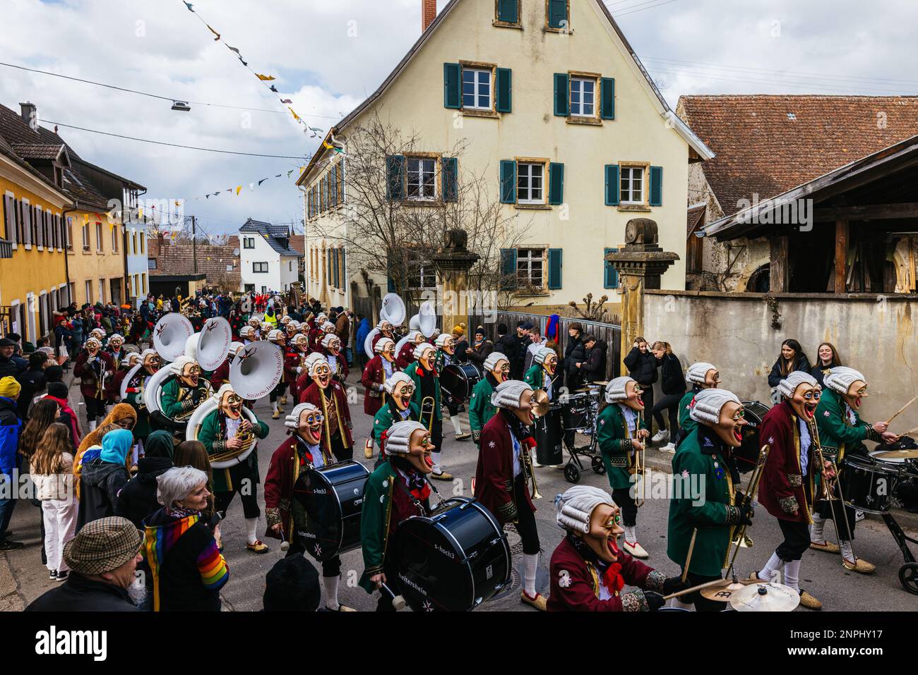 Sulzburg, Germany. 26th Feb, 2023. Musicians of the group "StrauhSchoeh ...