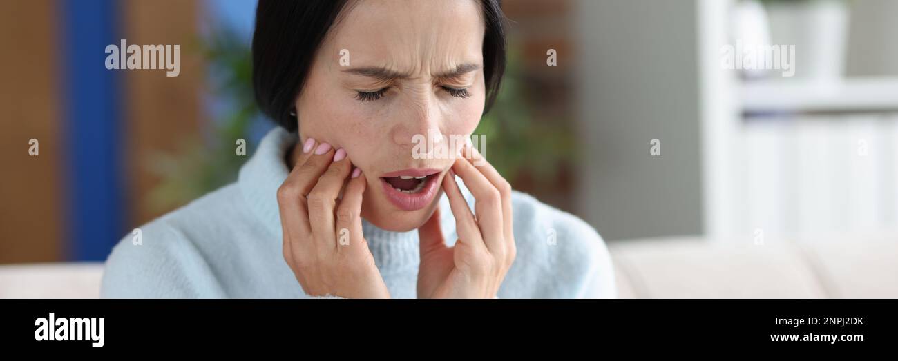 Young woman with severe acute toothache closeup Stock Photo - Alamy