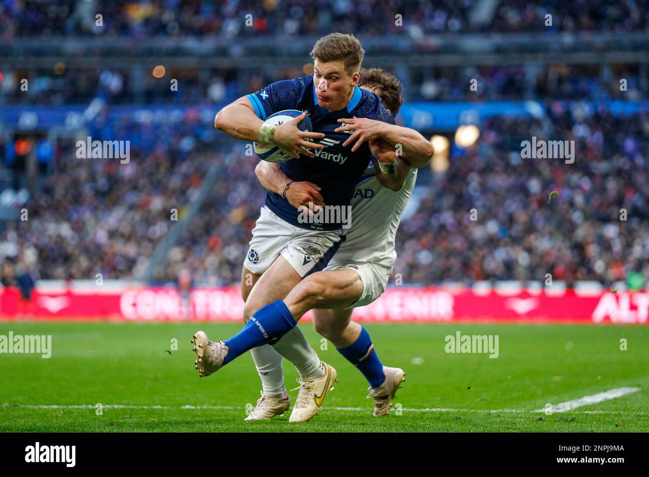 Antoine dupont tackle hi-res stock photography and images - Alamy