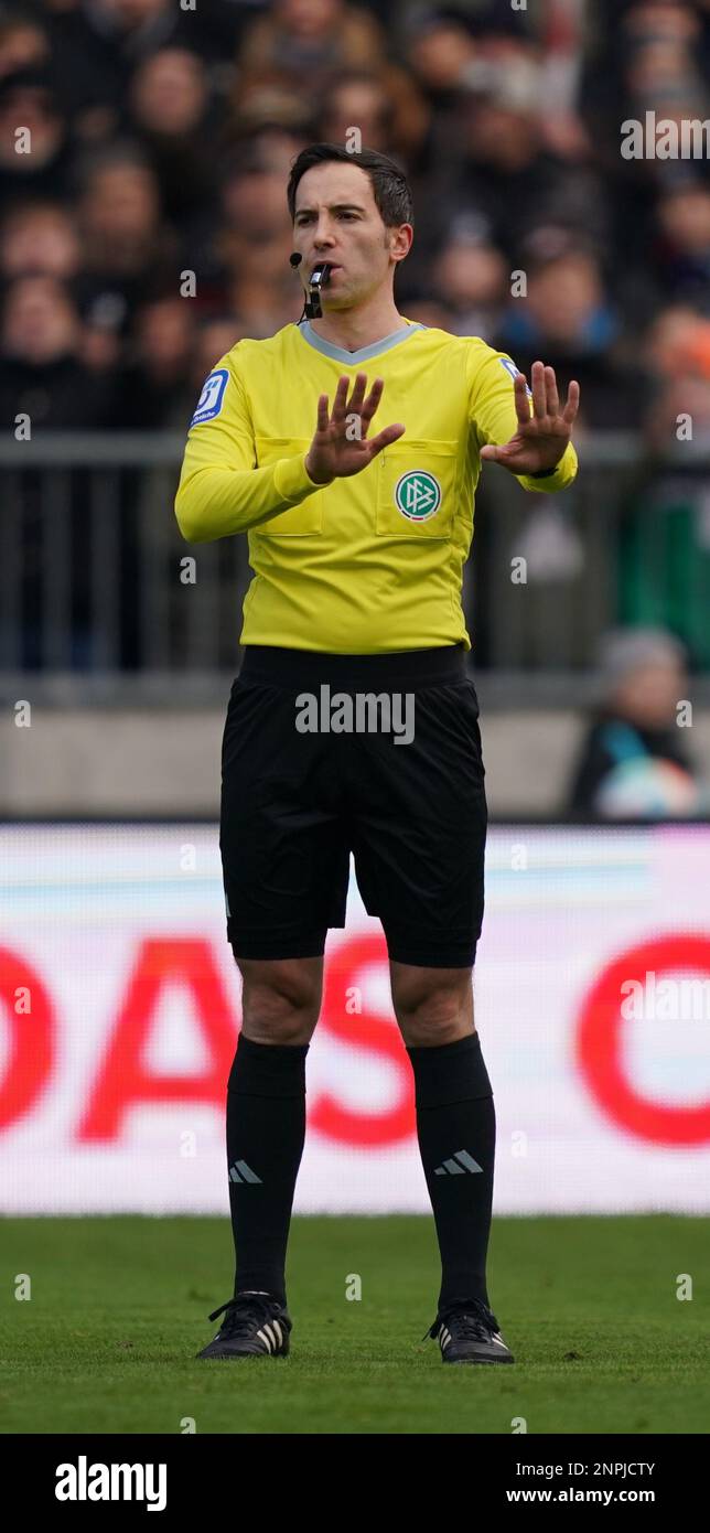 Hamburg, Germany. 26th Feb, 2023. Soccer: 2nd Bundesliga, Matchday 22 ...