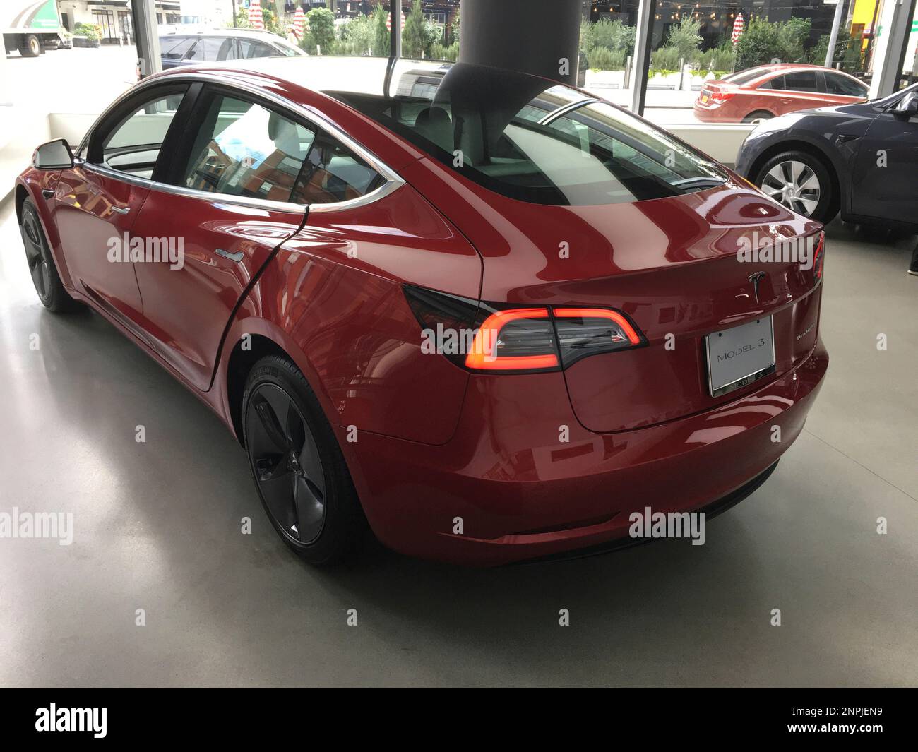 Photo by: STRF/STAR MAX/IPx 2020 8/31/20 Tesla shares rally as 5:1 ...