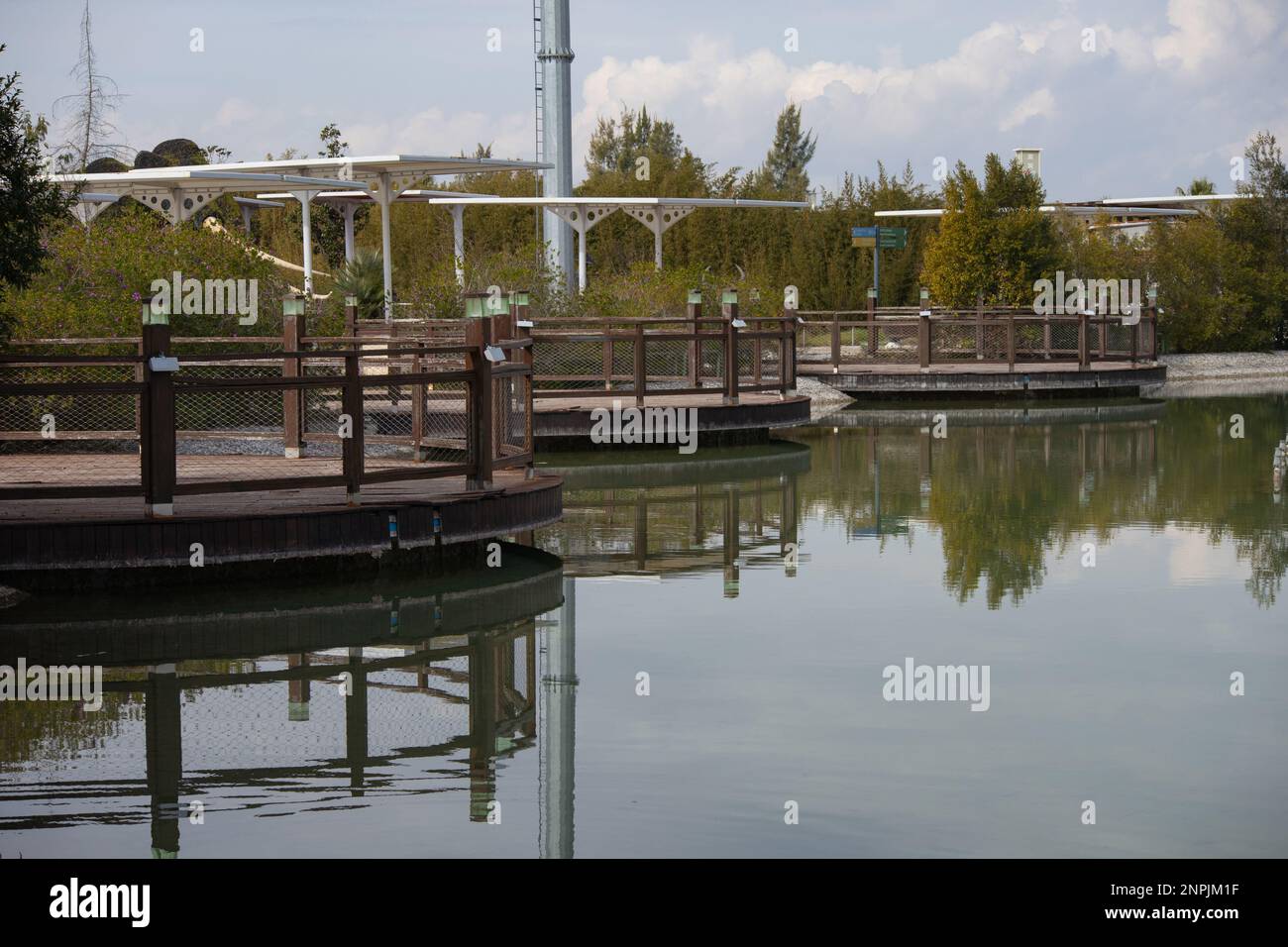 Round piers hi-res stock photography and images - Alamy