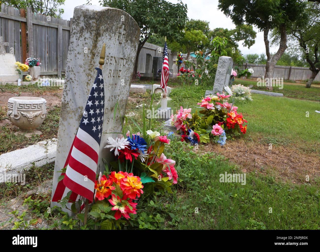 The grave of WWII U.S. Army soldier rest along with other family ...