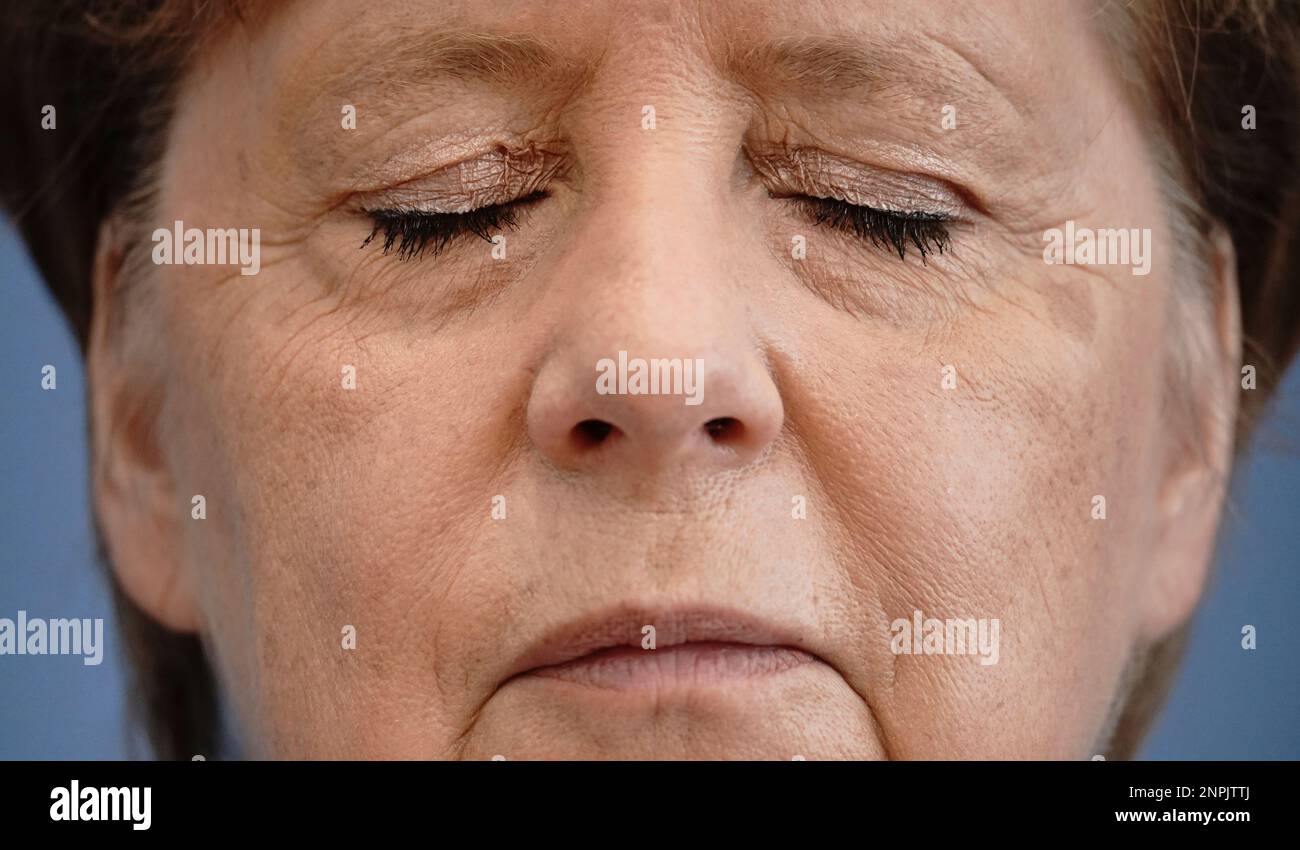 Chancellor Angela Merkel closes her eyes at the Federal Press ...